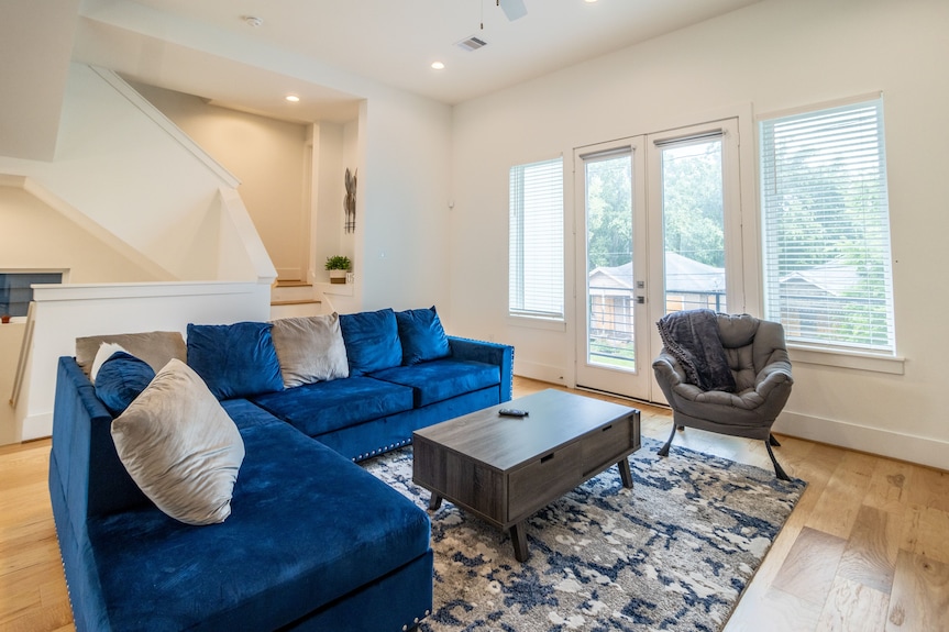 New Art Deco Tall Townhome Near Downtown Houston - South Houston, TX