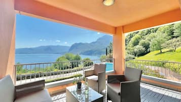 Apartamento Familiar, vários quartos, 2 casas de banho, junto à montanha (Gaeta 'Lake View') | Terraço/pátio interior