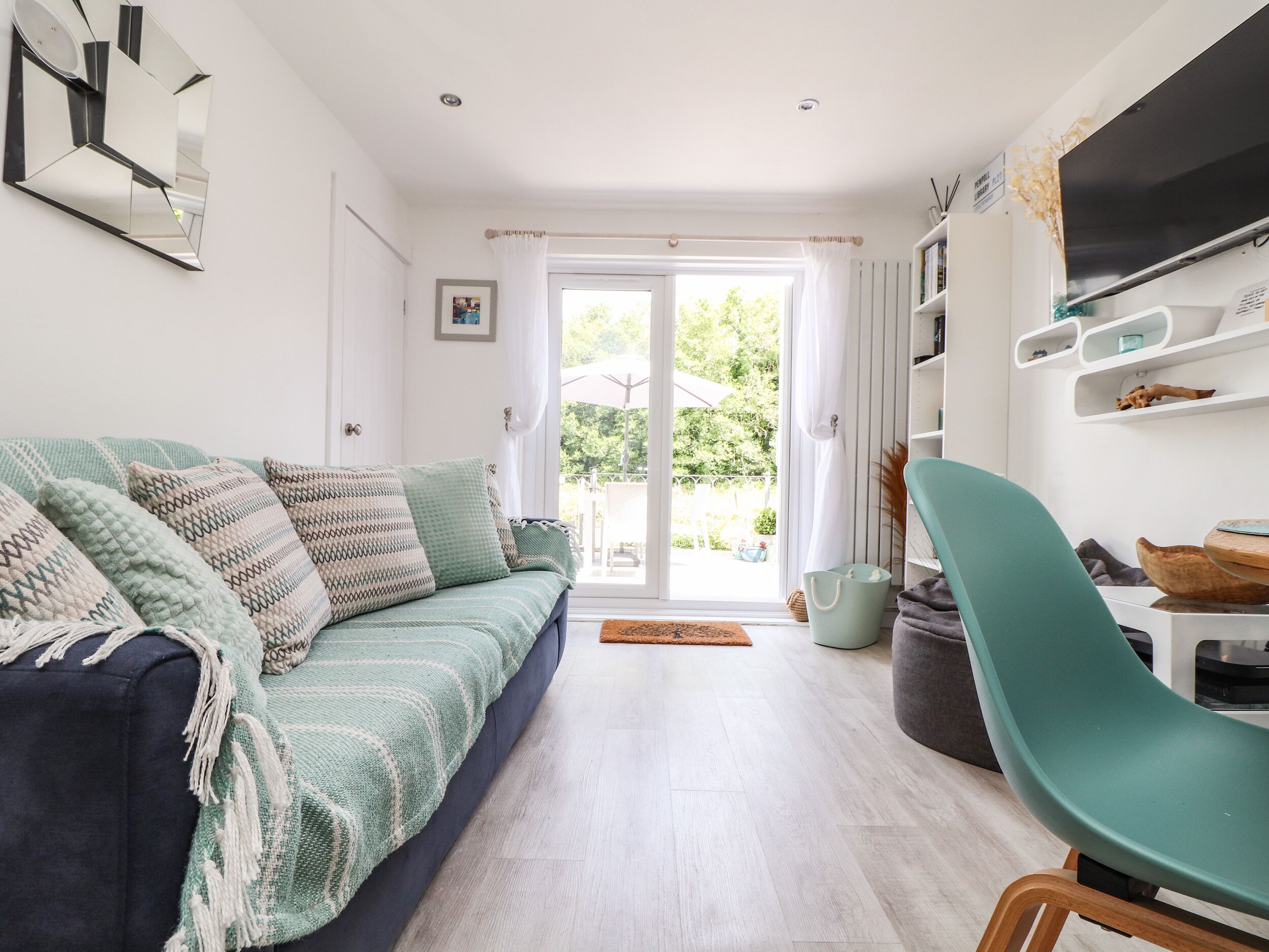 Penpoll, Pet Friendly, With A Garden In Padstow - Padstow