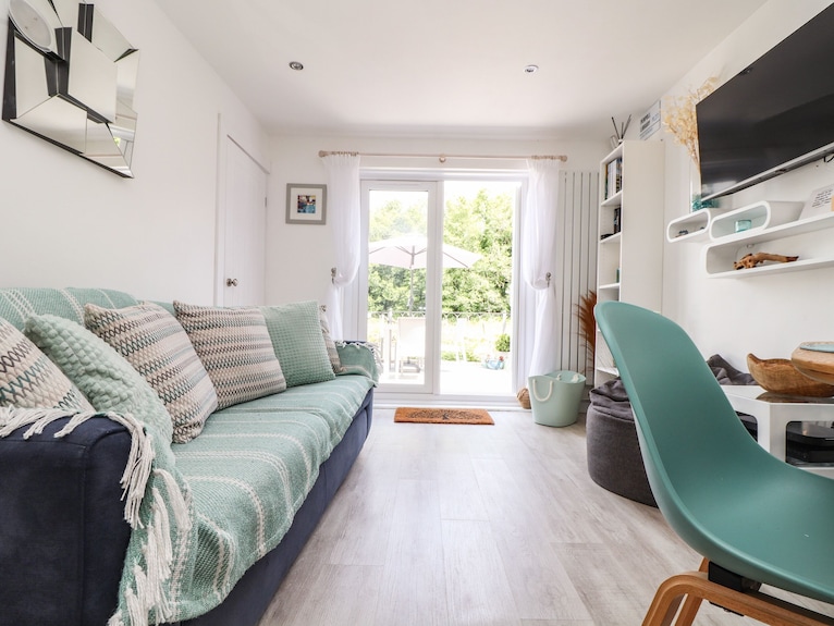 Penpoll, Pet Friendly, With A Garden In Padstow - Padstow