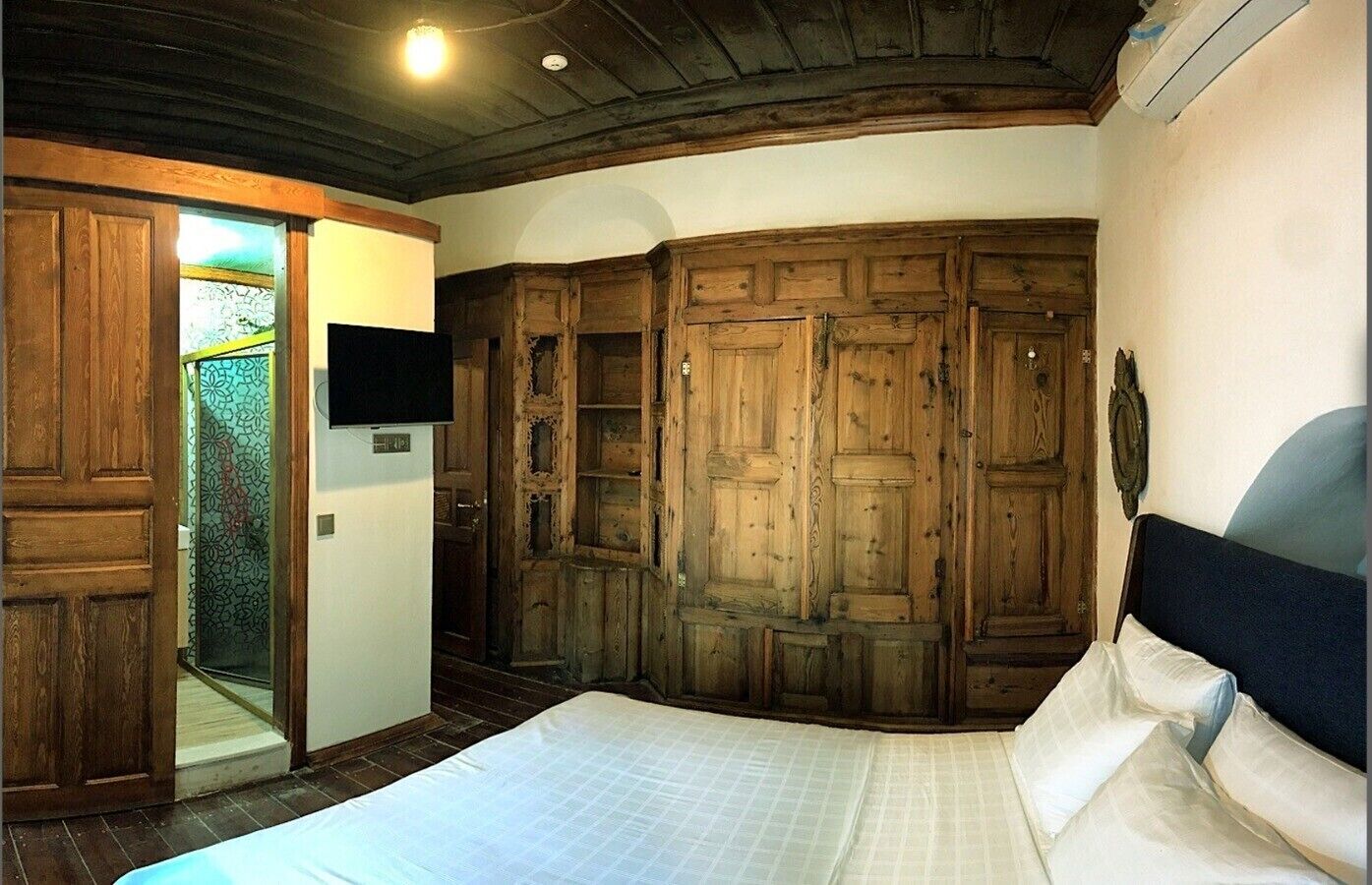 Quarto Deluxe | Minibar, cofre no quarto, roupa de cama fornecida 