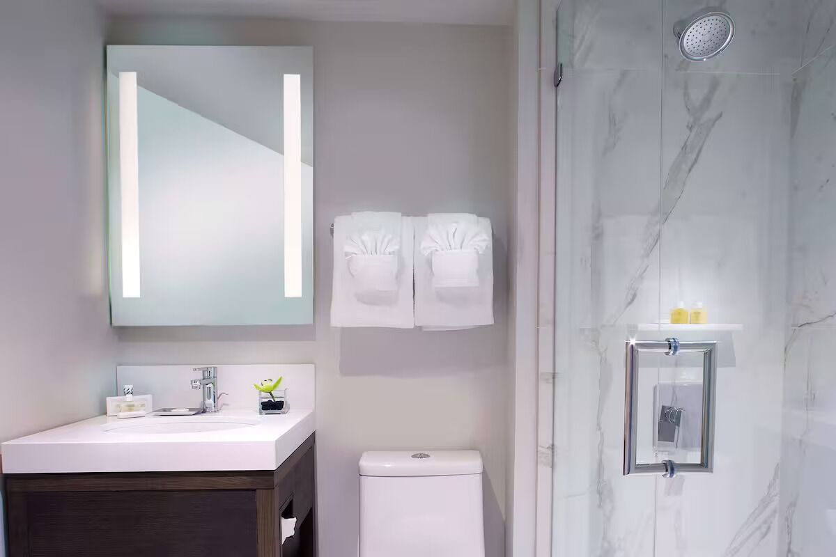 Convenient Stay, Superb Location, Pets Allowed, Near Oregon Zoo - Portland, OR