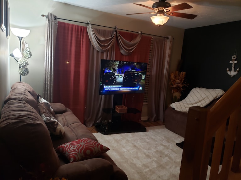 Balcony, Washer/dryer, Gym, Pool, Coffee Shop, Side Walks, The Goat Restaurant - Columbus, OH