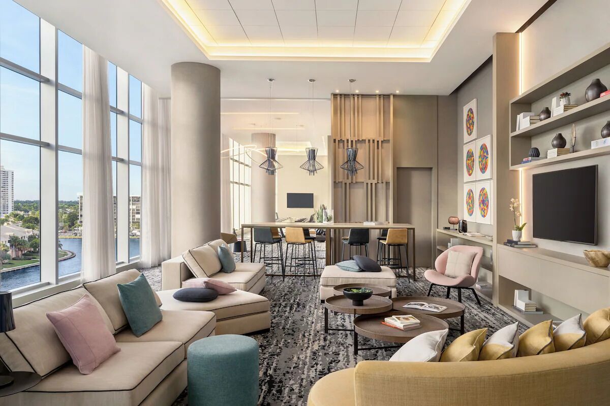 Rare Gem! Onsite Pool, Kitchen - Sunny Isles Beach, FL