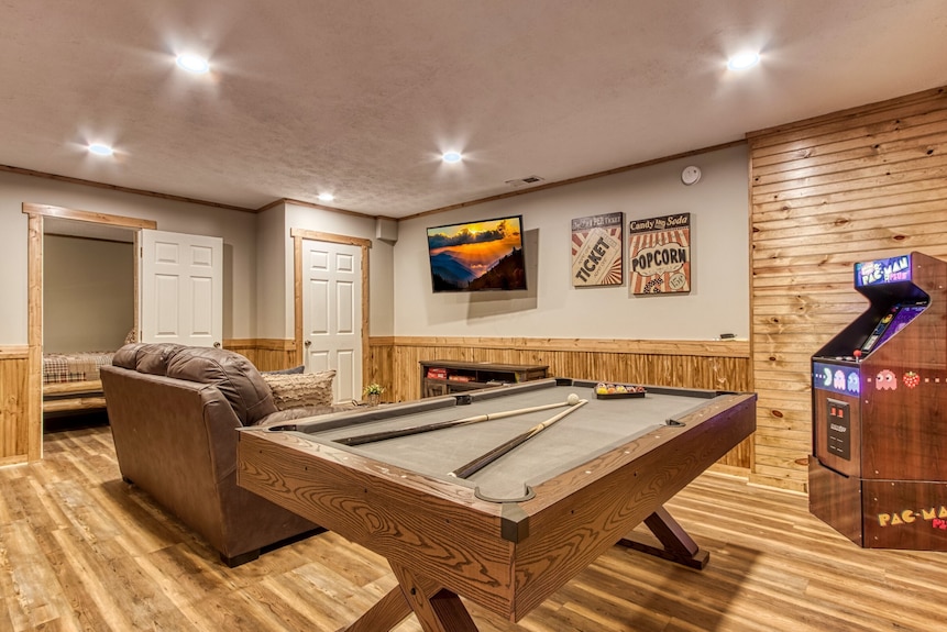 1 Mi To Strip! Fantastic 3br/ 3ba, Hot Tub, Game Room, Wi-fi - Pigeon Forge, TN