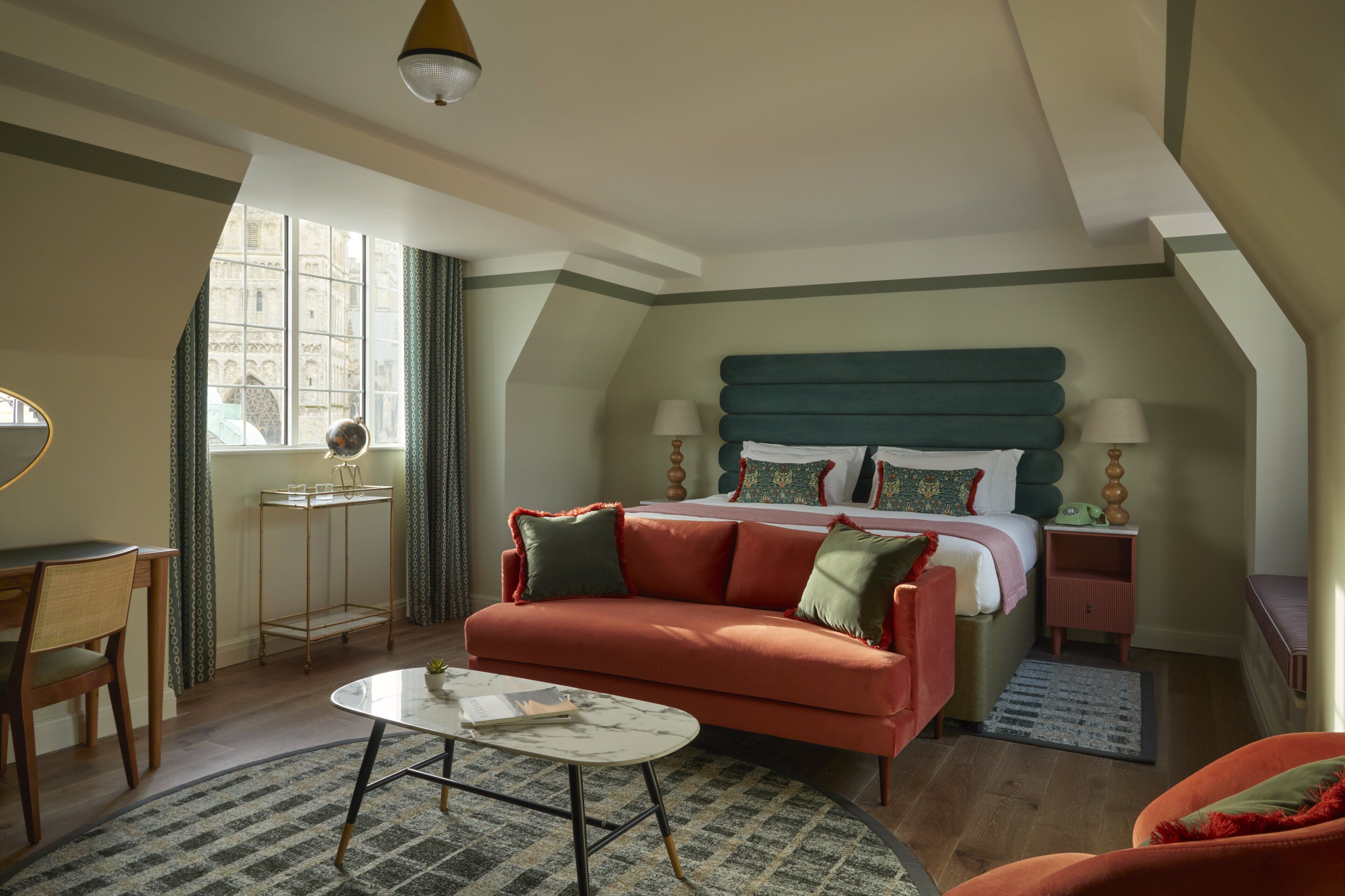 Suíte, 1 cama King, no canto (Super King) | Cofres nos quartos, individualmente decorados