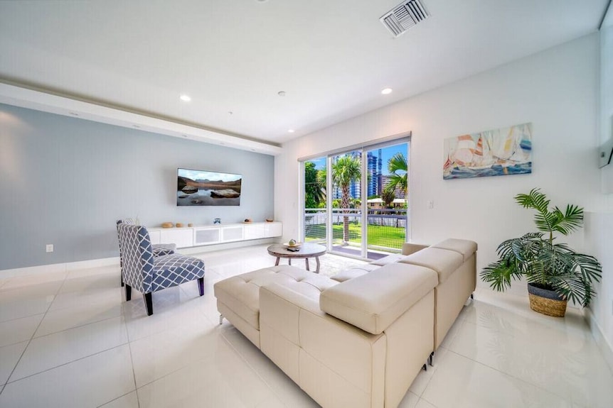 Pool+hot Tub+sauna+gym! 1 Minute Walk To Beach! - Plantation, FL