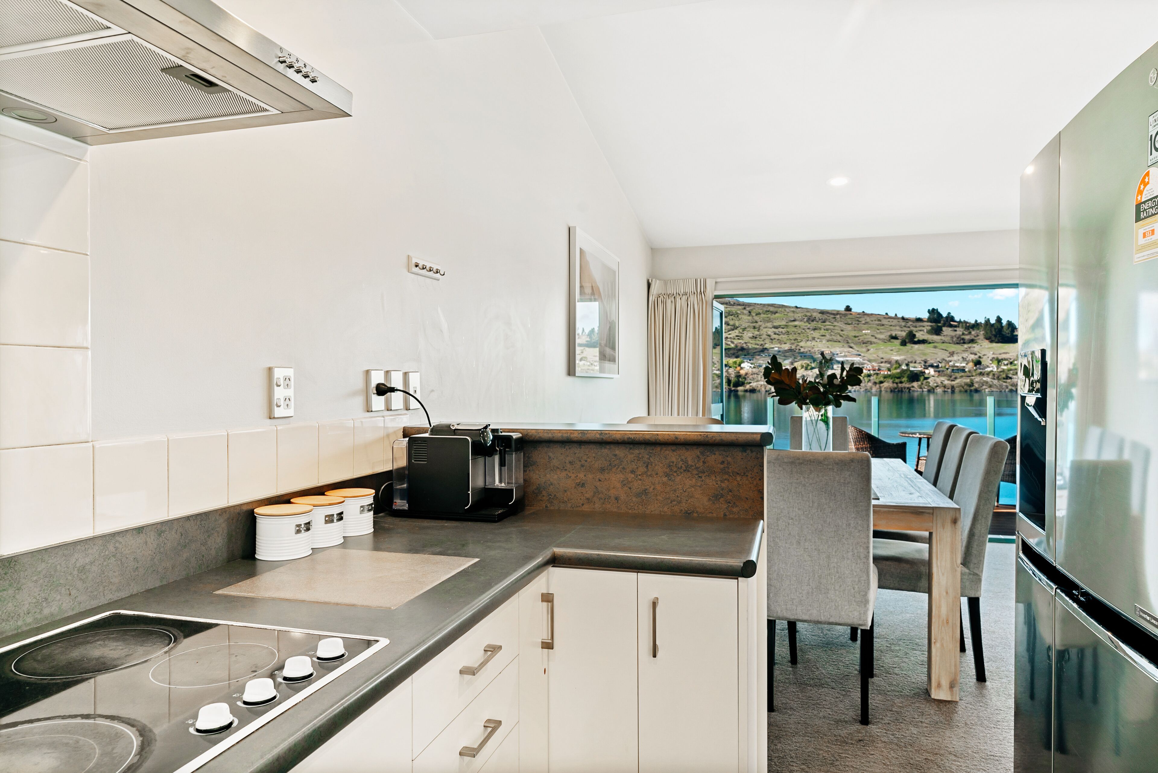 Apartamento | Cozinha privada | Um frigorífico/congelador grande, um micro-ondas, um forno 