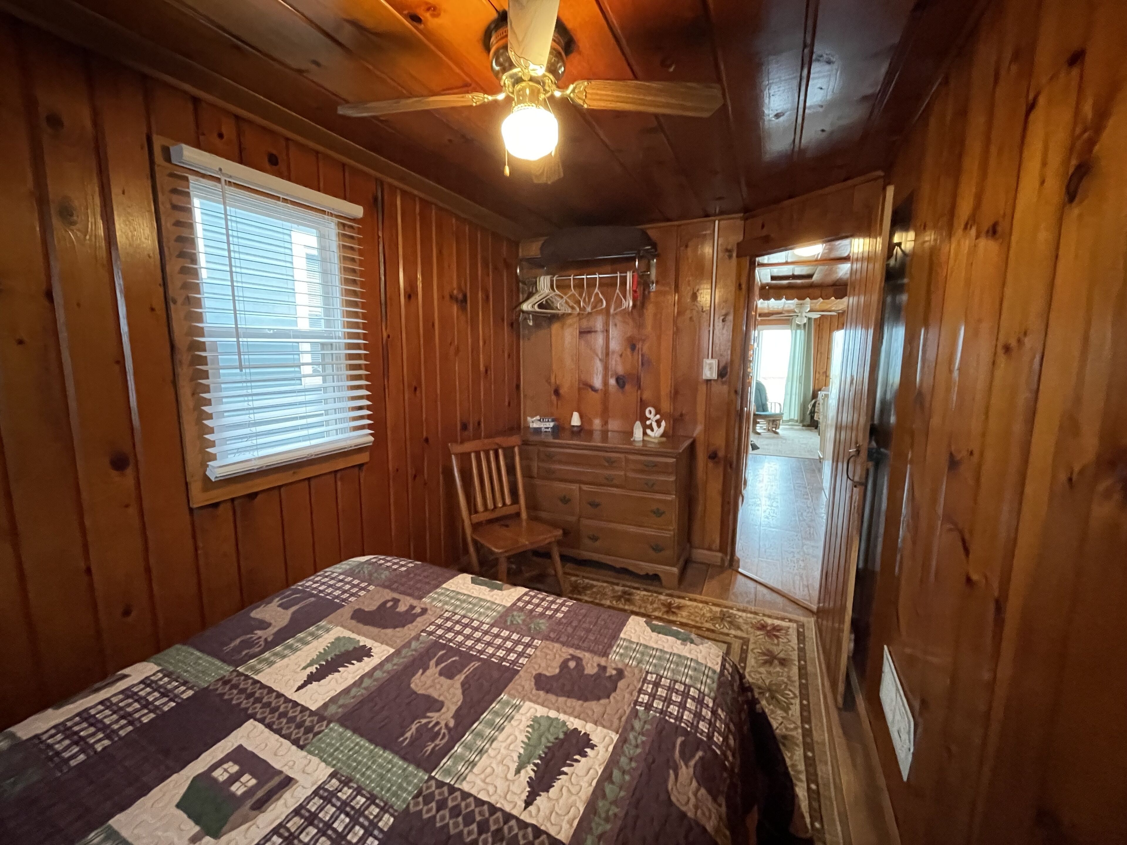 Three Bedrooms With Kitchen And A Huge Deck. - Michigan