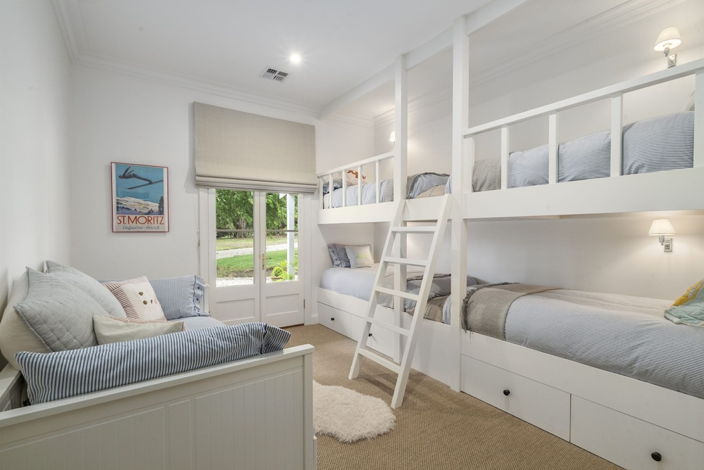 Tabletop Farm: 4 Br, 2 Ba House In Tolmie, Sleeps 11 - Mansfield