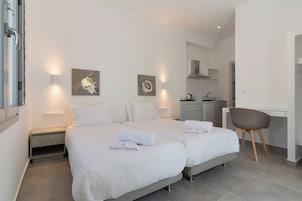Cozy Ground Floor City Studio in Astypalea | Individualmente decorados, escrivaninha