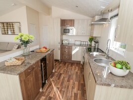 Casa de Campo | Cozinha privada | Um frigorífico, uma máquina de lavar louça, uma chaleira elétrica 