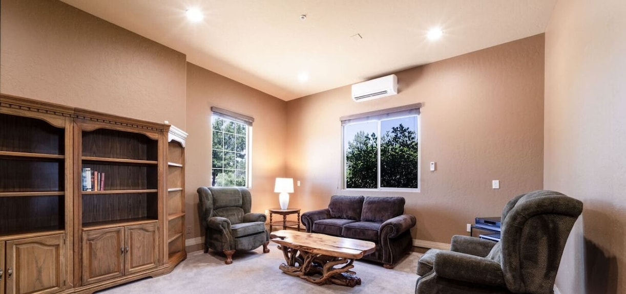 *Family Friendly *Spacious *Fireplace - Arizona