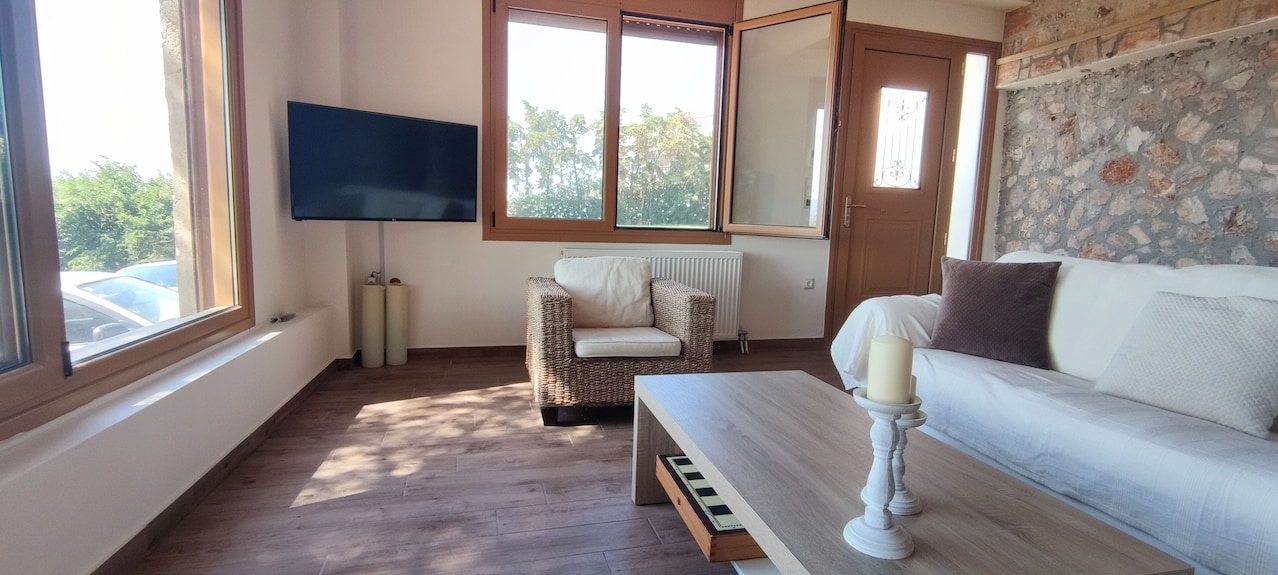 Ellie's Stonehouse - Milos