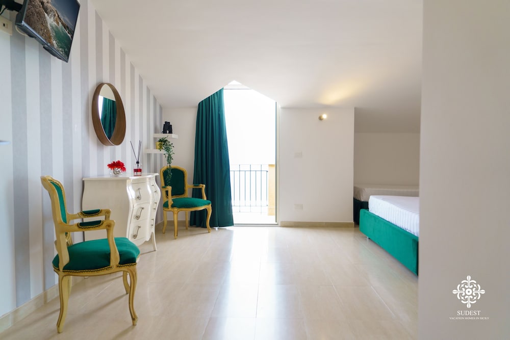 Villa Vittoria  - Dimora Fronte Mare - Augusta, Italy