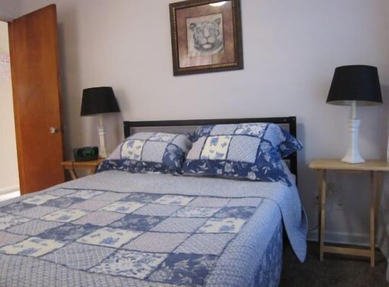 Dragons Roost A Cheerful 2 Bedroom Home In Toledo - Indian Creek Zoo, Lambertville