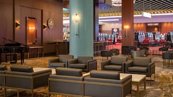 4 bares/lounges