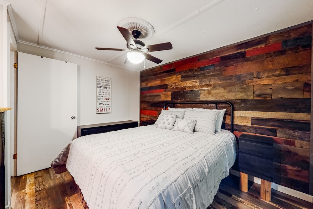 Charming Mountain View Cabin W/ Free Attraction Tickets & Spacious Deck - タウンセンド, TN