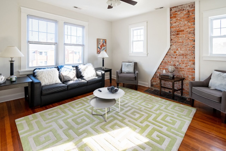 Contemporary 3-bedroom Home With Balcony In Rva - Richmond, VA