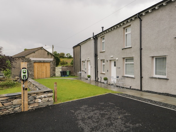 Oxen Park Farm Cottage, Family Friendly, With A Garden In Ulverston - 코니스턴