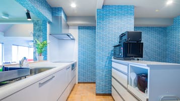 Casa | Cozinha privada | Geladeira grande, micro-ondas, cooktop, cafeteira/chaleira