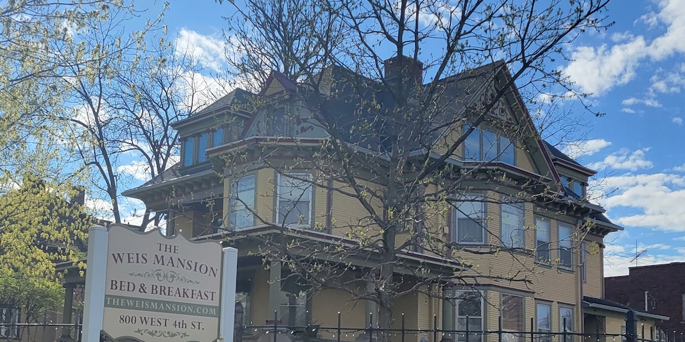The Weis Mansion - Iowa