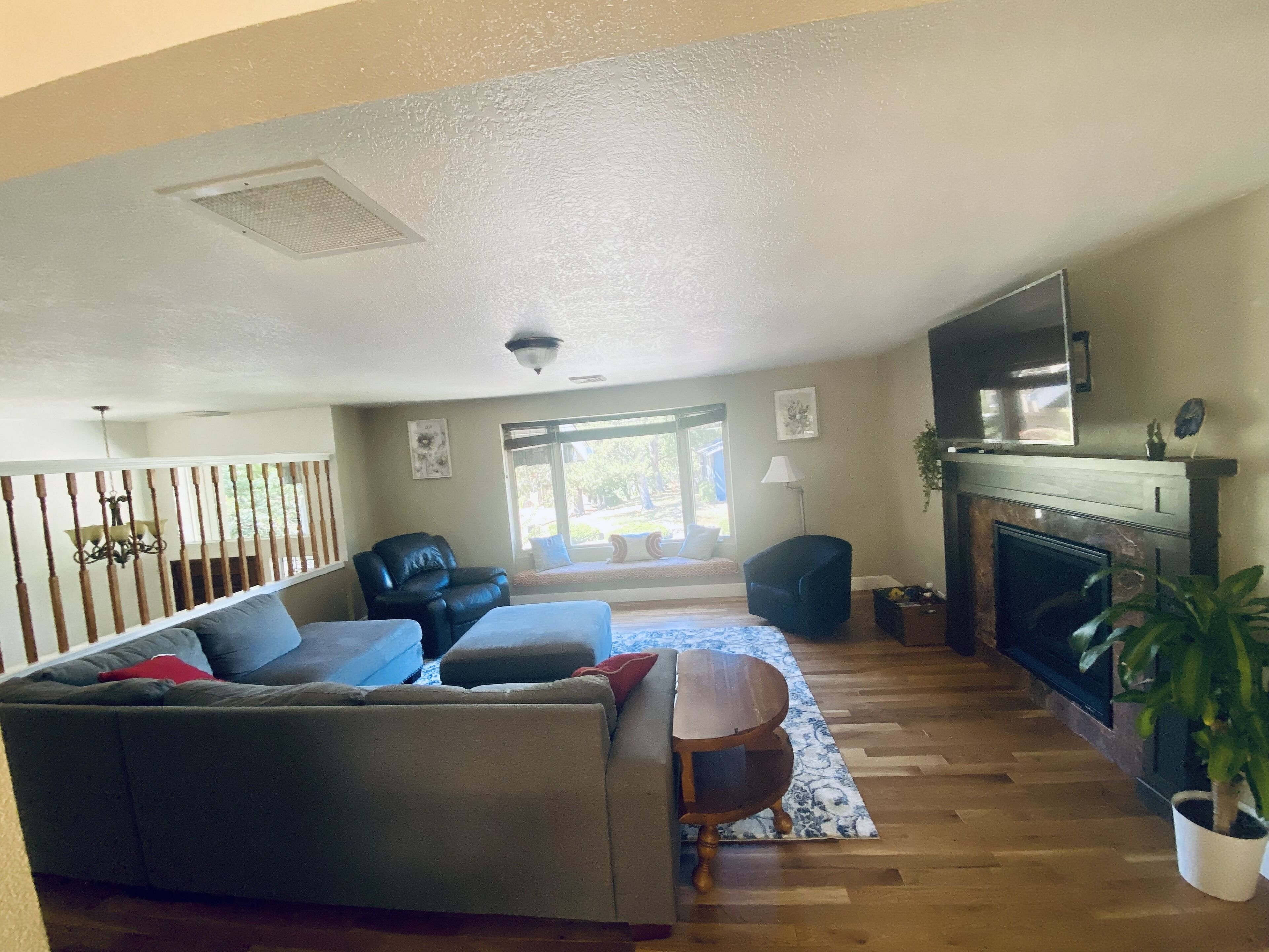 Relax & Rejuvenate In 4br Home With Hot Tub & Deck, In Heart Of Roseburg - Roseburg, OR