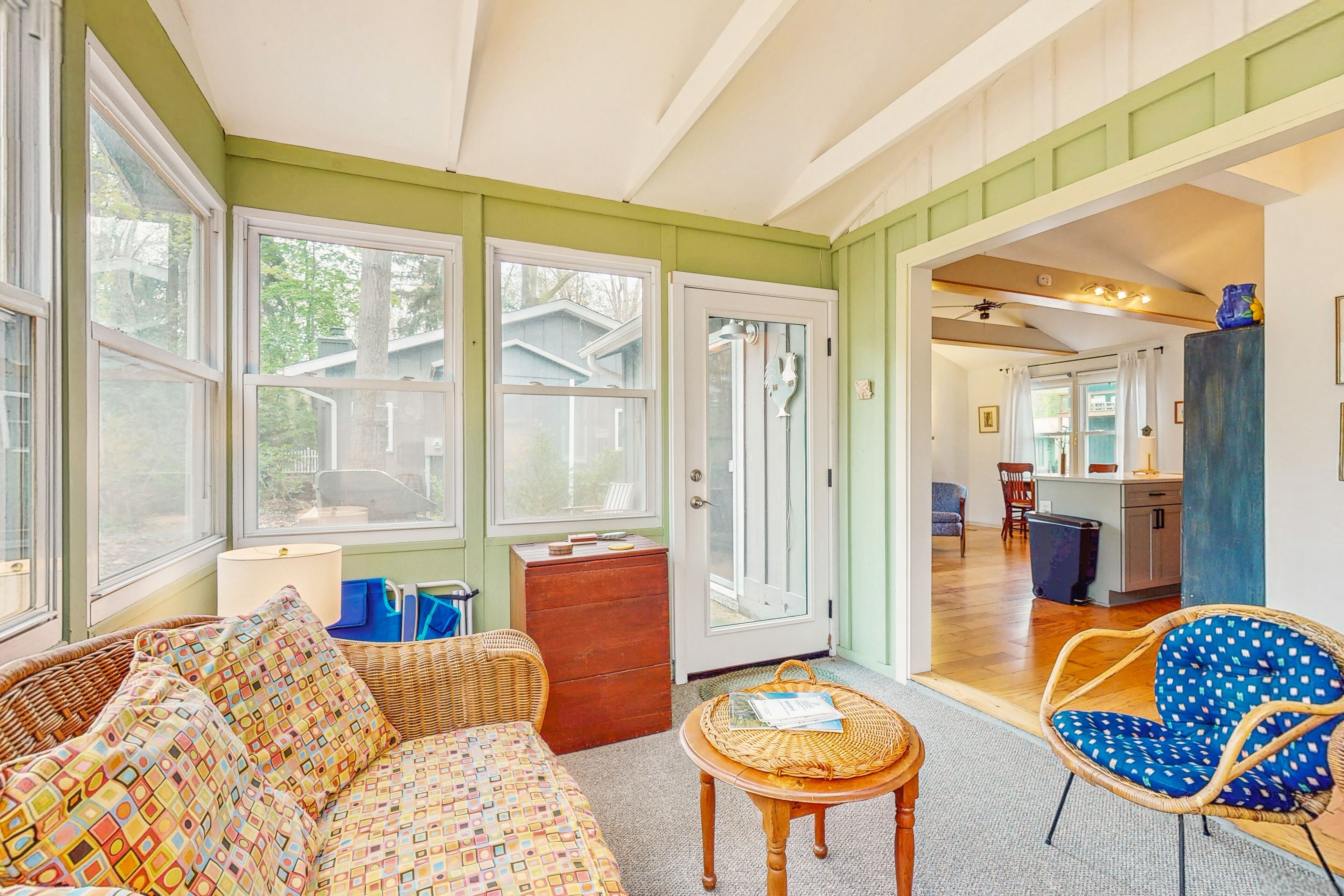 Dog-friendly Cottage With Private Beach, Screened Porch, Wood Fireplace & Ac - New Buffalo, MI