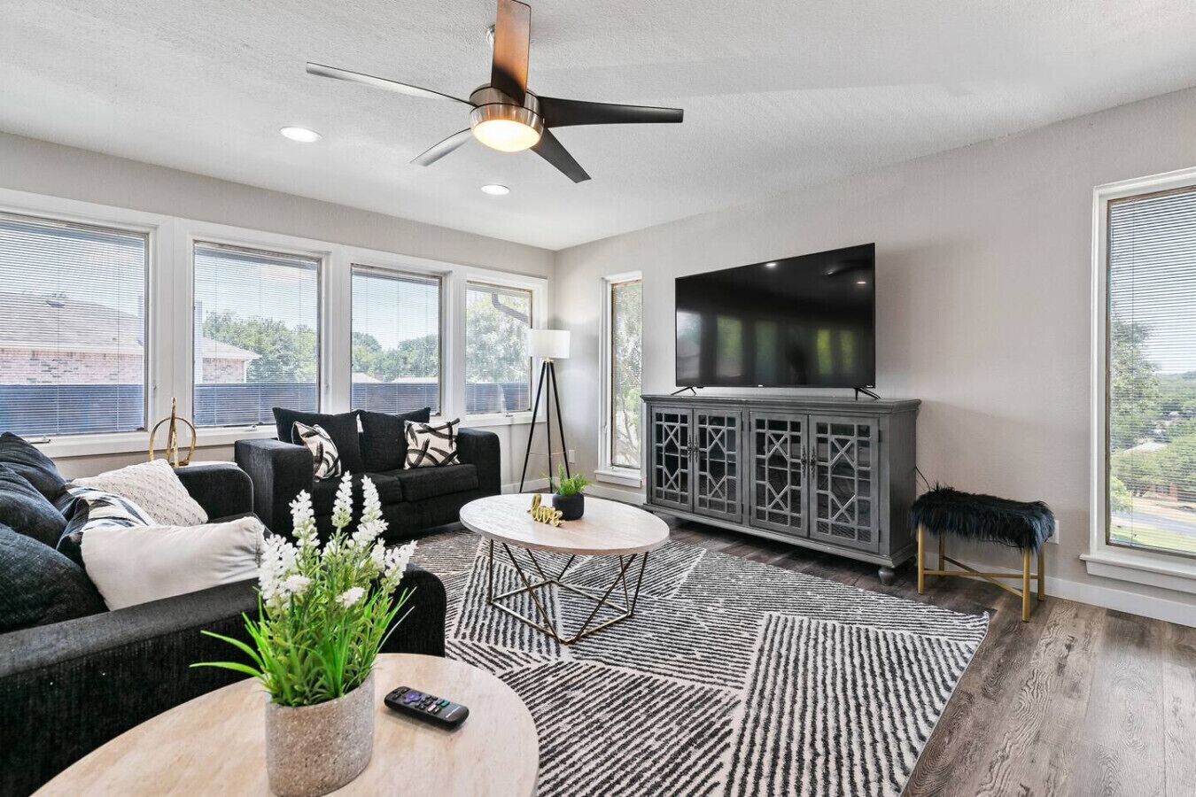 Amazing And Comfortable Home In Grand Prairie! - Irving, TX