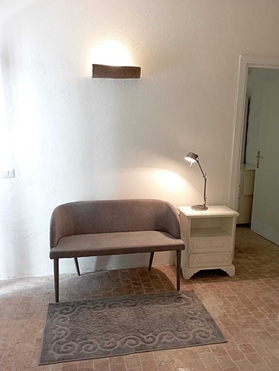 Una "Mangiatoia" Del '700 Affacciata Su Un Antico Ponte Romano - Mondragone