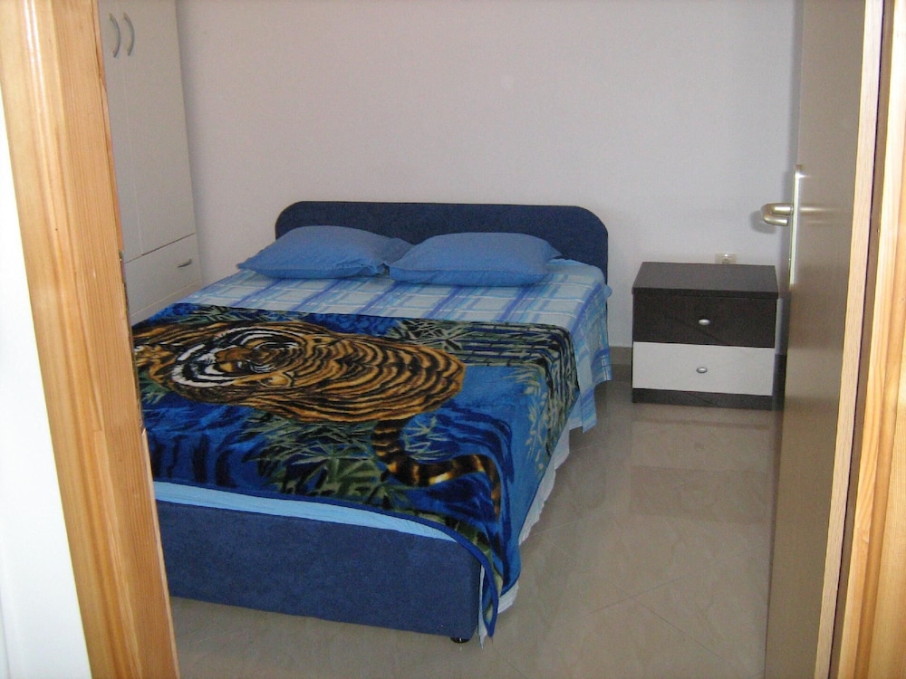Ferienwohnung Pirovac Für 1 - 4 Personen Mit 1 Schlafzimmer - Ferienwohnung In Ein- Oder Mehrfamilie - Murter