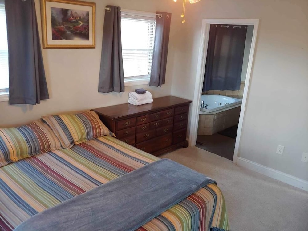 Updated Lake House, Set Atop The Hill Overlooking Beautiful Deer Water Lake. - Kentucky