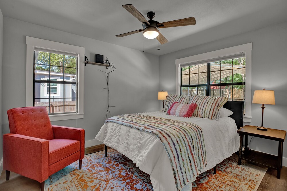 750 Steps From Main St. Remodeled Modern Farmhouse W/hot Tub - Fredericksburg