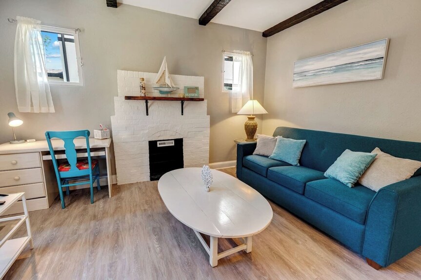 94 Walkscore | King Bed | Capitol Hill Beachy Apt - Denver