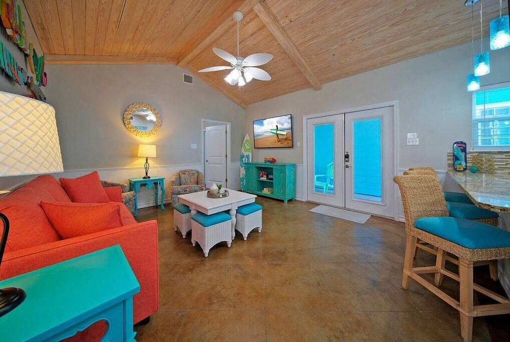 Coastal Vibe, Sunset At The Pool And Playscape - Port Aransas, TX