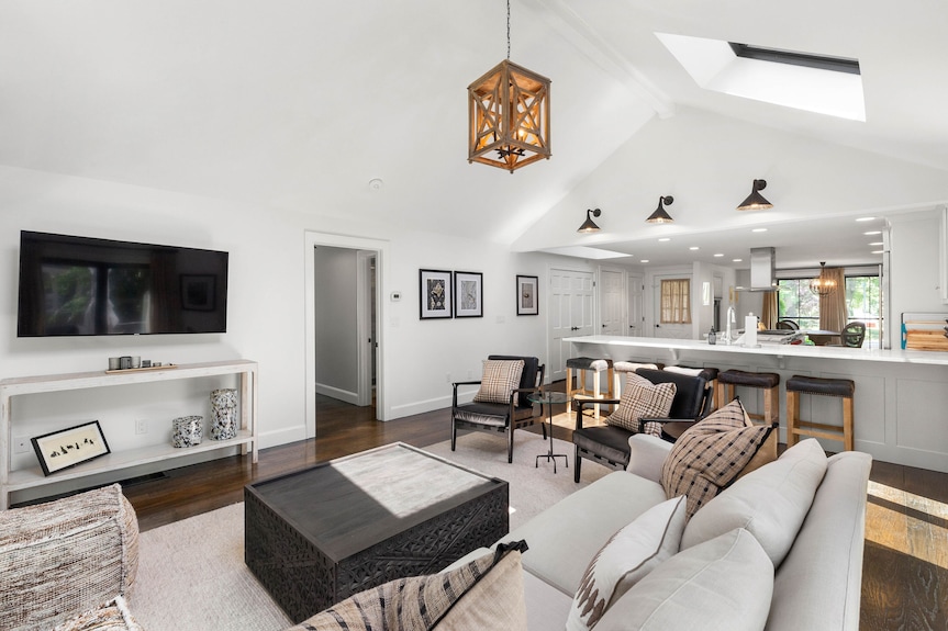 Amazing Location, Downtown Charmer 5 Bedrooms, First Floor Master Suite - Andover, MA