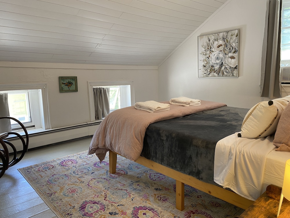 Grand Farmhouse, Big Groups, Close To Skiing, 1 Mi To Vt, Xl Hot Tub. - Grafton Lakes State Park, Grafton