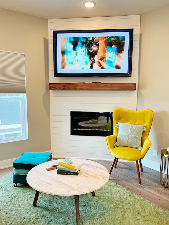 New 3 Bed 4 Bath Home - Rooftop Deck, 2 Car Garage & Porch Near Downtown! - Carter Lake, IA