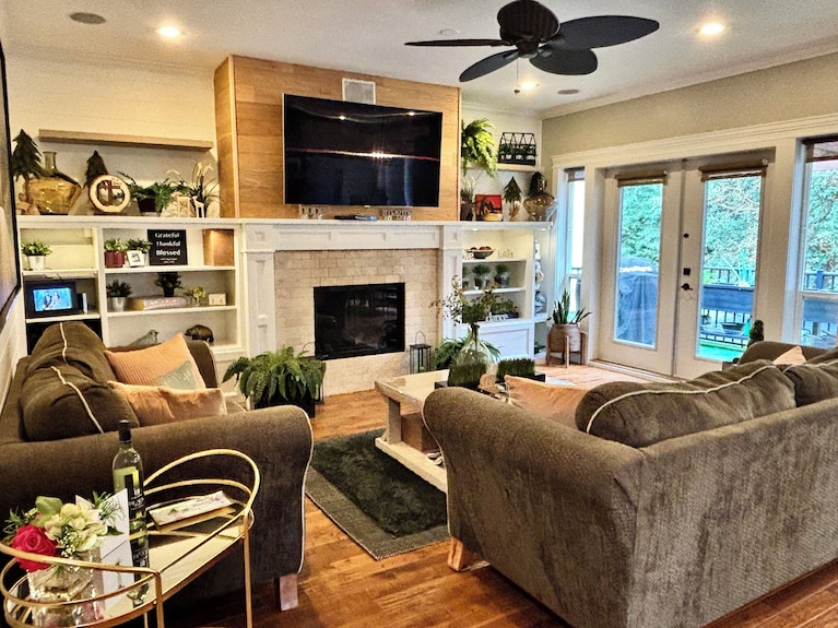 Luxury Bear Mountain Home 2 Bedrooms Forest Setting Peaceful Stay - 維多利亞