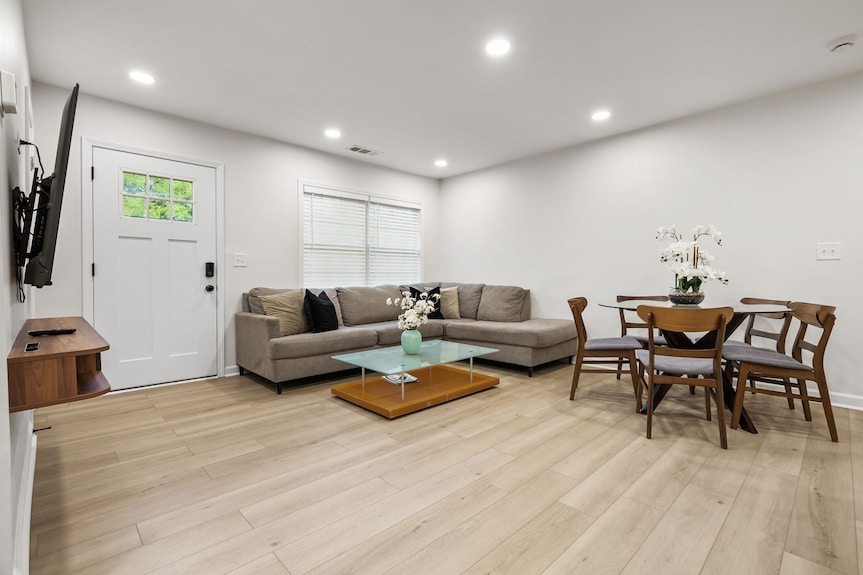 New Modern Ranch Home In Quiet Neighborhood Of Atl - Atlanta, GA