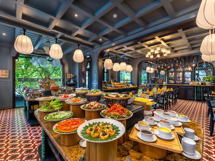 Pequeno-almoço tipo buffet incluído nos dias úteis