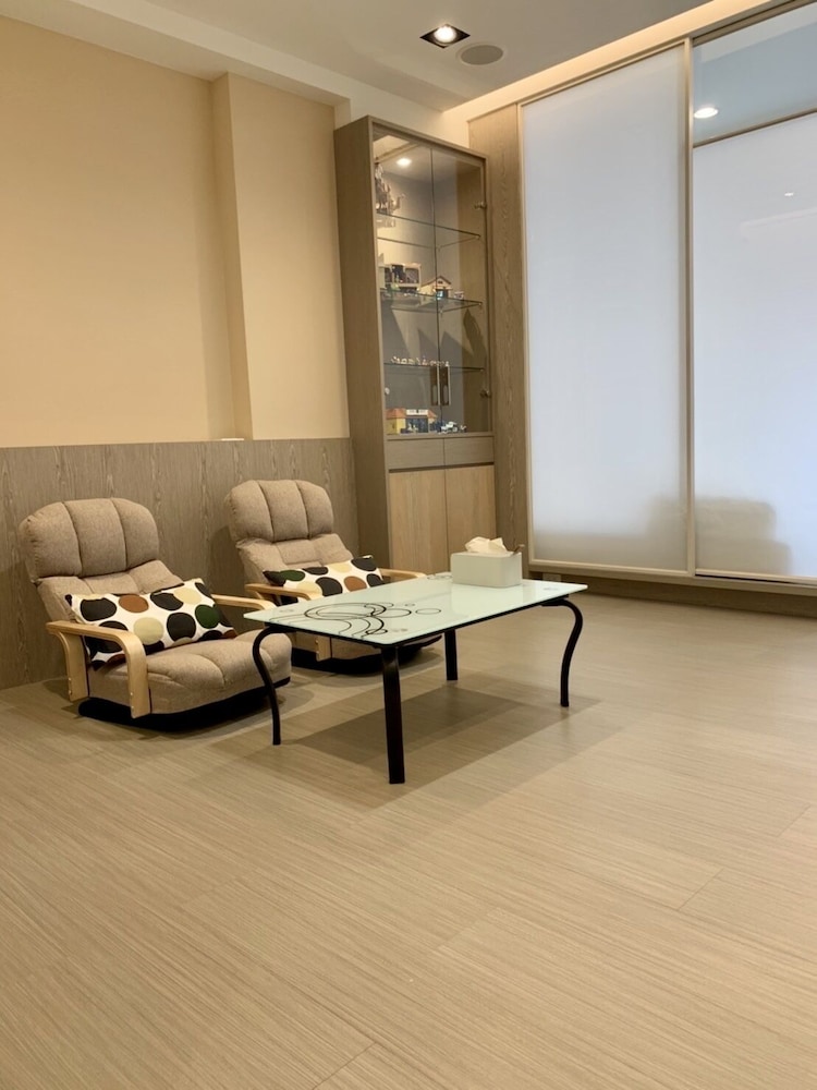 Private House For Rent In The Center Of Tainan City (Can Accommodate 1 ~ 6 People) - 런더 구