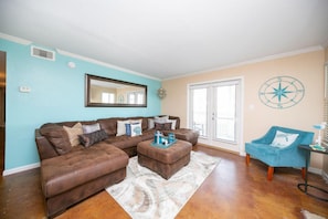 Condo, 3 quartos | Sala de estar