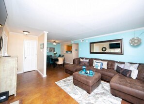 Condo, 3 quartos | Sala de estar