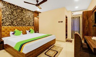 Quarto Duplo Deluxe | Secretária, ferro/tábua de engomar 