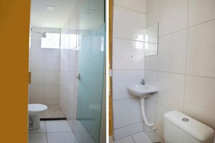 Toalhas de banho, papel higiênico