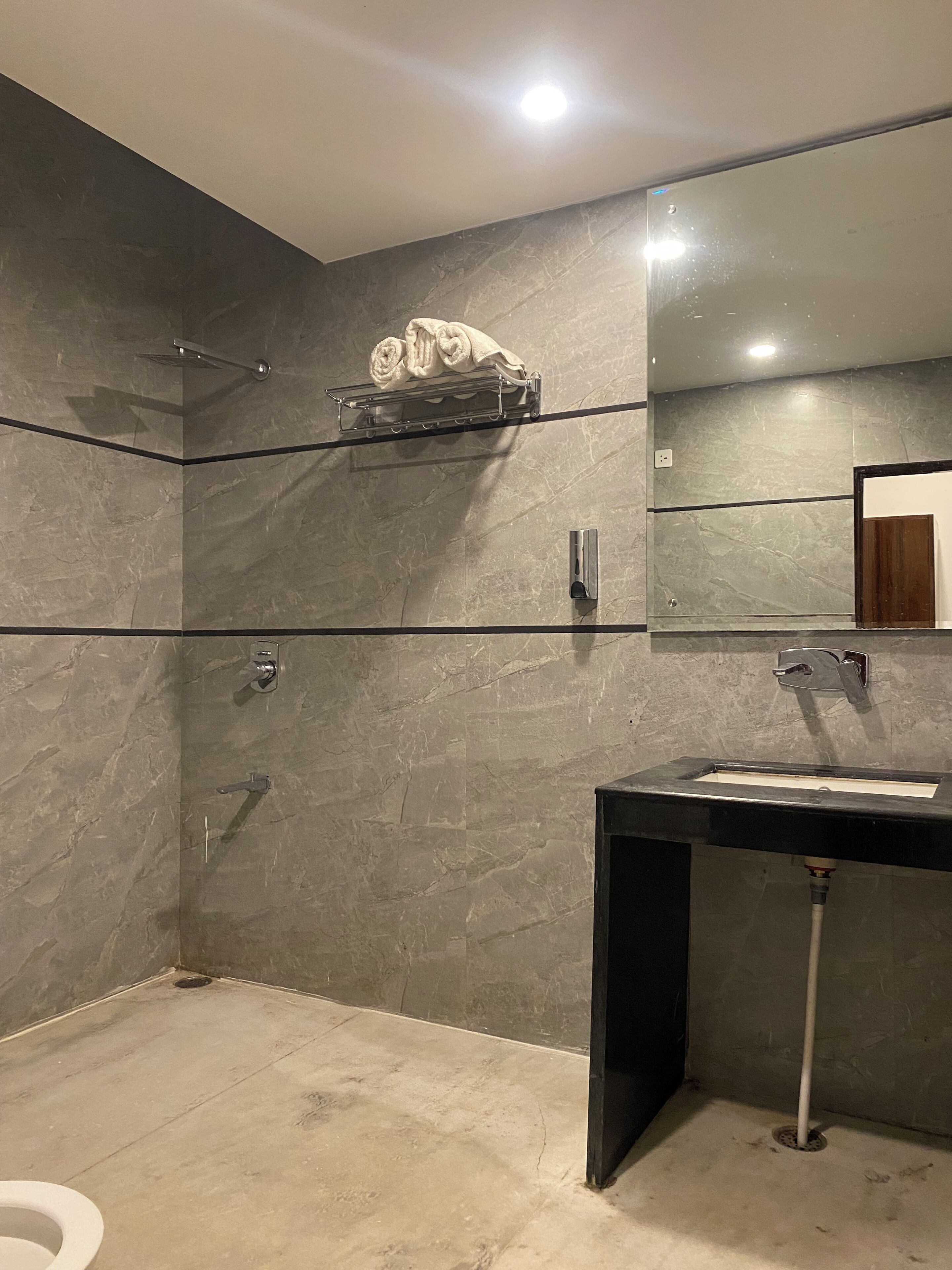 Quarto Premium | Secretária, Wi-fi grátis, roupa de cama fornecida 