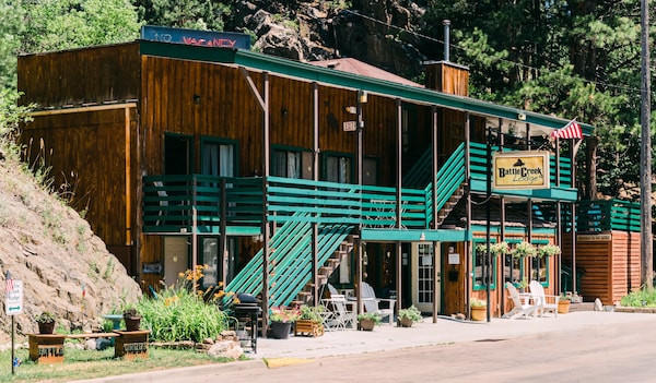 Battle Creek Lodge - South Dakota