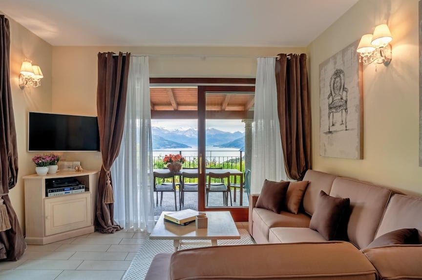 Villa Sonni - Four Bedroom Villa, Sleeps 8 - Lierna