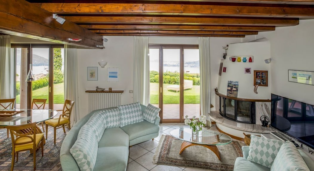 Villa Meina - Four Bedroom Villa, Sleeps 8 - Meina